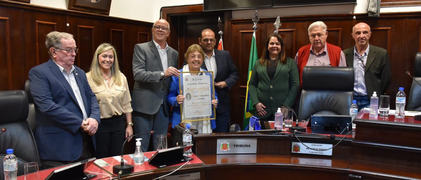 Professora Durce recebe Diploma e Medalha Imperatriz Leopoldina ...